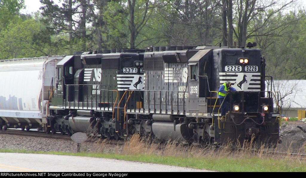 NS 3226 / 3371 a pair of SD40-2's